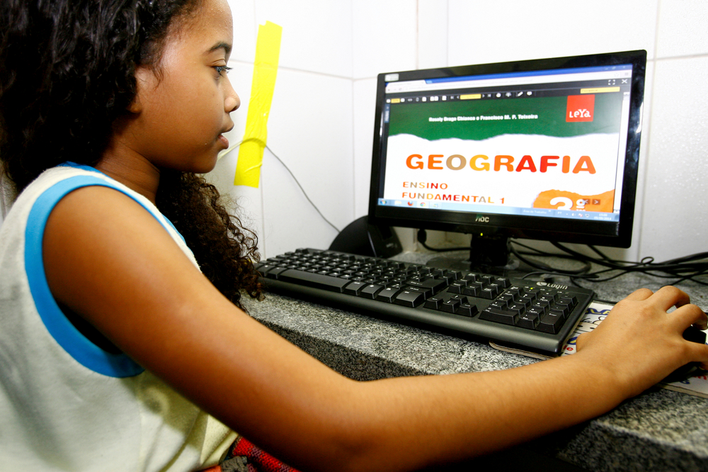 O que é e como funciona o programa Escolas Conectadas